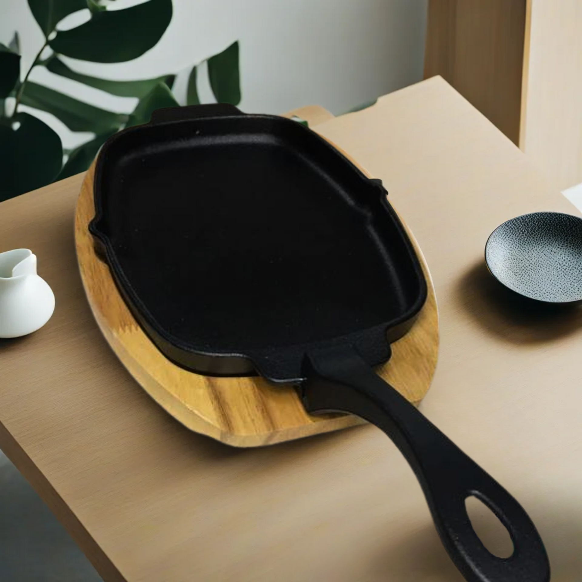 Oblong Cast Iron Sizzler Plate With Wooden Base | MK – PeelOrange.com