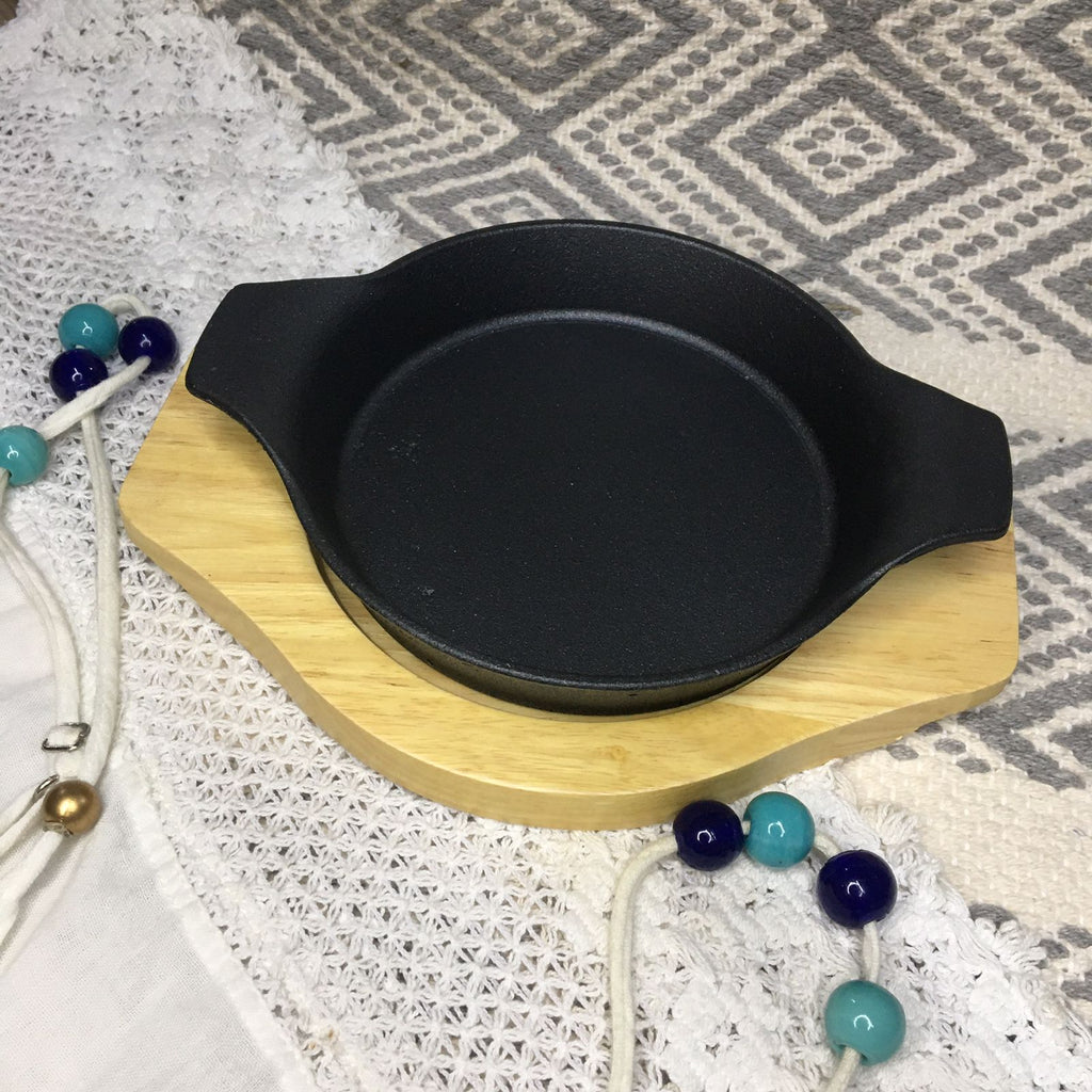 Round Cast Iron Plate Sizzler With Wooden Base | MK – PeelOrange.com