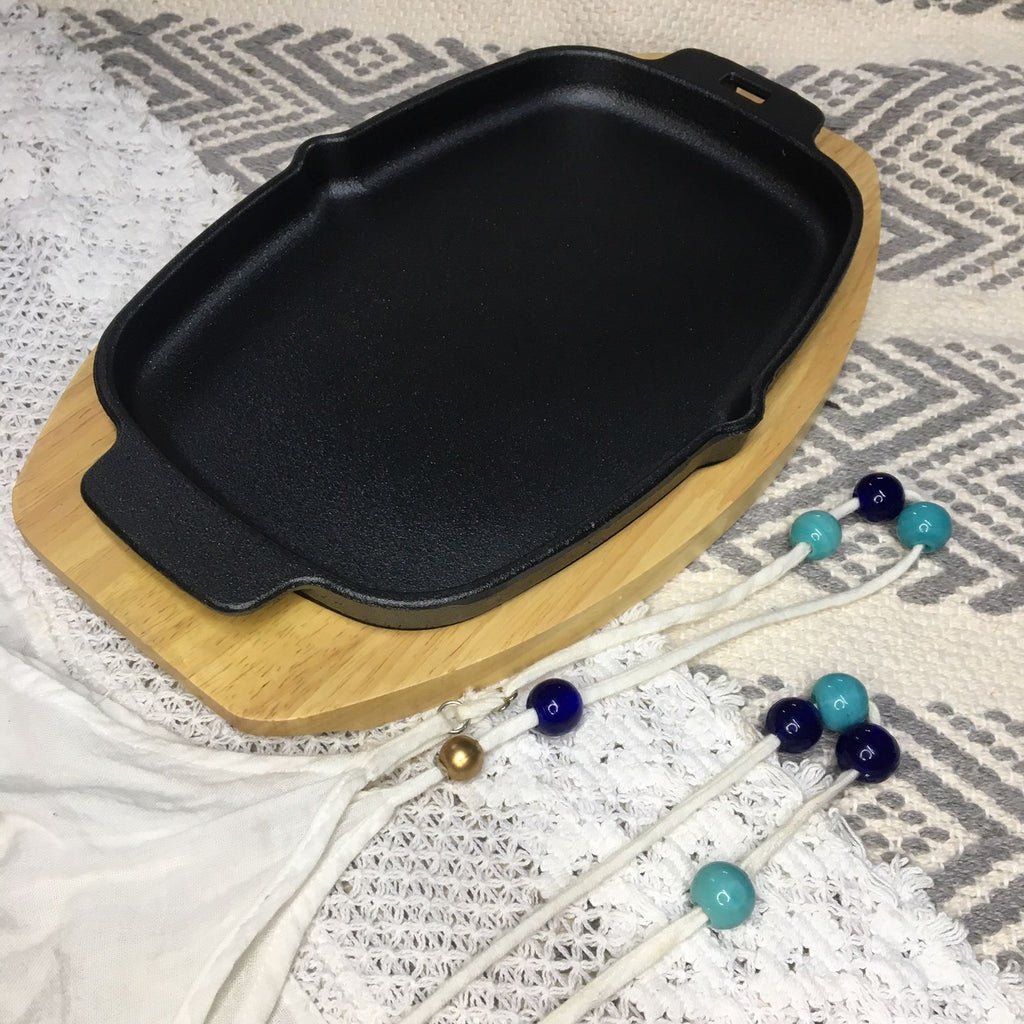 Oblong Cast Iron Sizzler Plate With Wooden Base | MK – PeelOrange.com